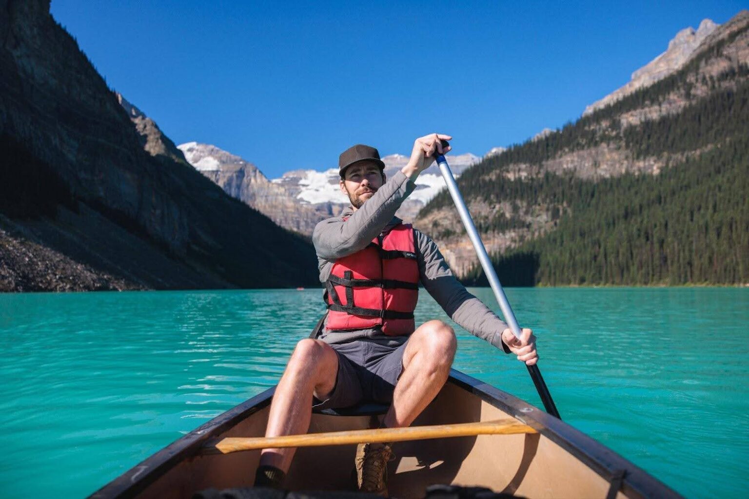 The Ultimate Guide for Your Lake Louise Canoe Trip | Moraine Lake Bus ...